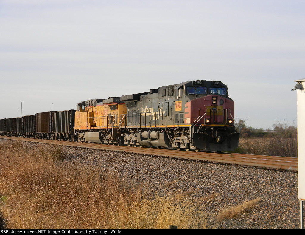 UP 6390 Leads UP Train CTVSM9-12
